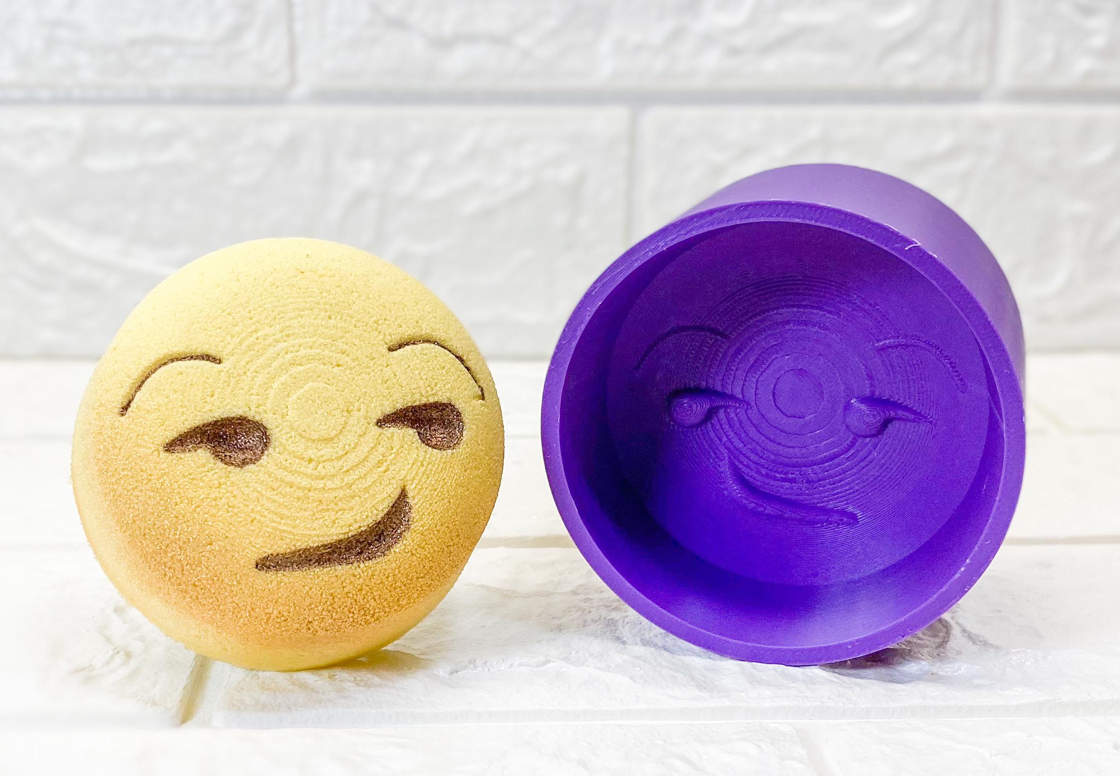 HYBRID Smirking Face Emoji Bath Bomb Mold & STL File – Chunkadust